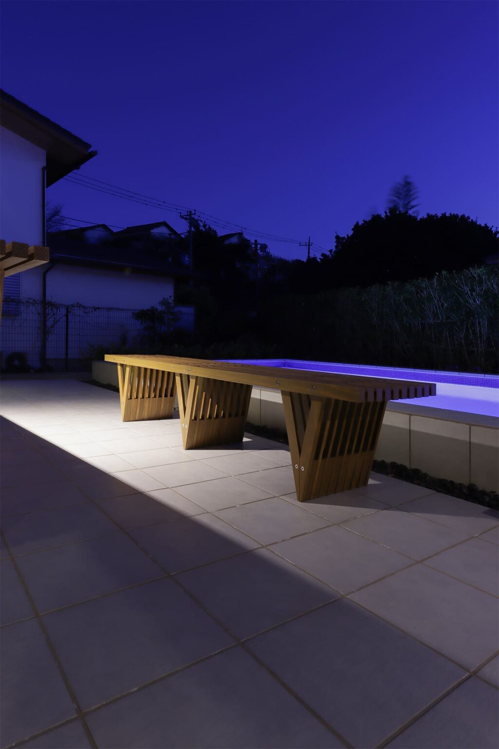 伊東 民泊のプールサイドに – EXA アウトドアファニチャー – マルゲリータお客様事例